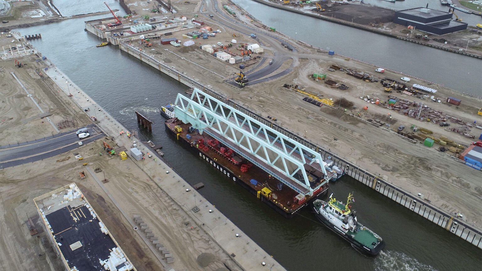 A new lock complex on the Terneuzen-Ghent canal
