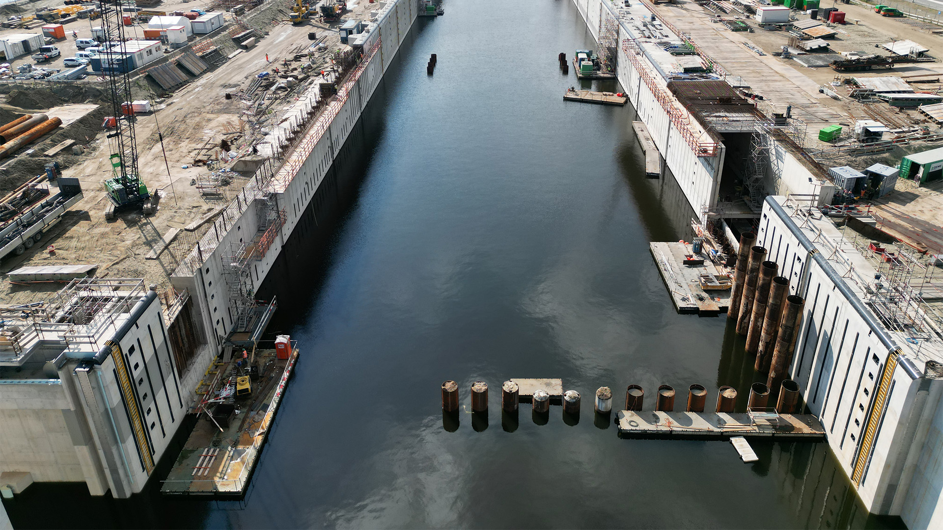 A new lock complex on the Terneuzen-Ghent canal
